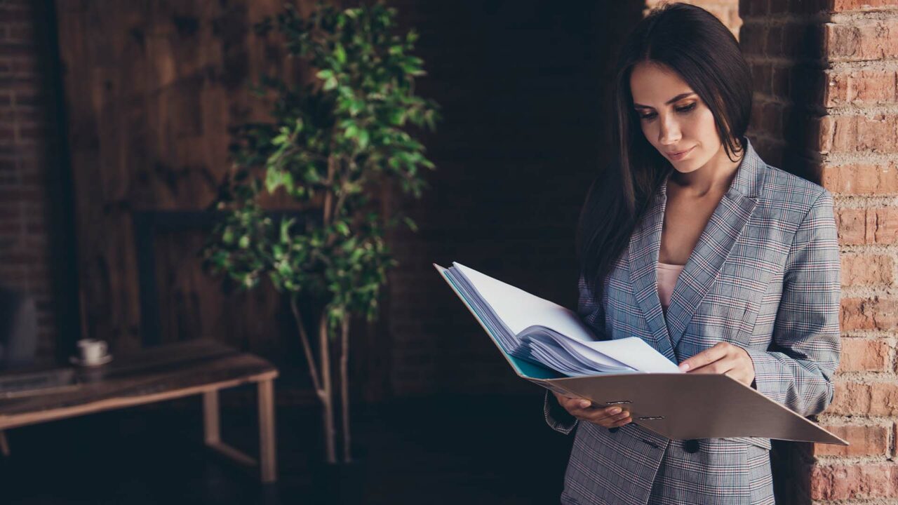 7 Simple Steps to Create an Impressive Graphic Designer Resume - Zeka ...